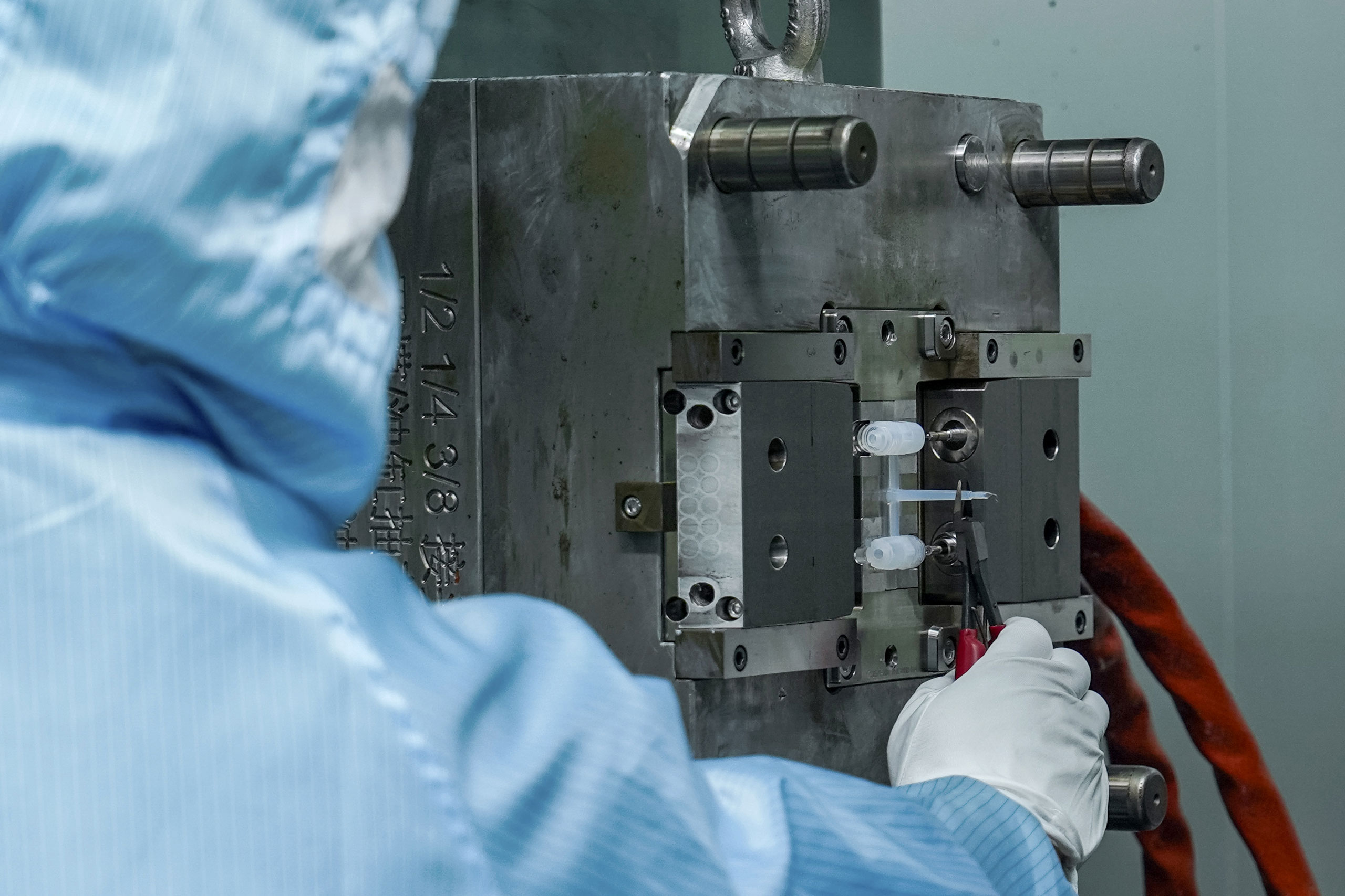 Solutions - Customized Medical Precision Special Plastic Injection Mold ...