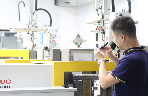 Whitening analysis of injection molded products - Customized Medical ...