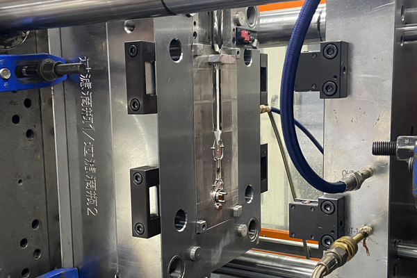 How to Control Barrel Temperature in Injection Molding Process ...